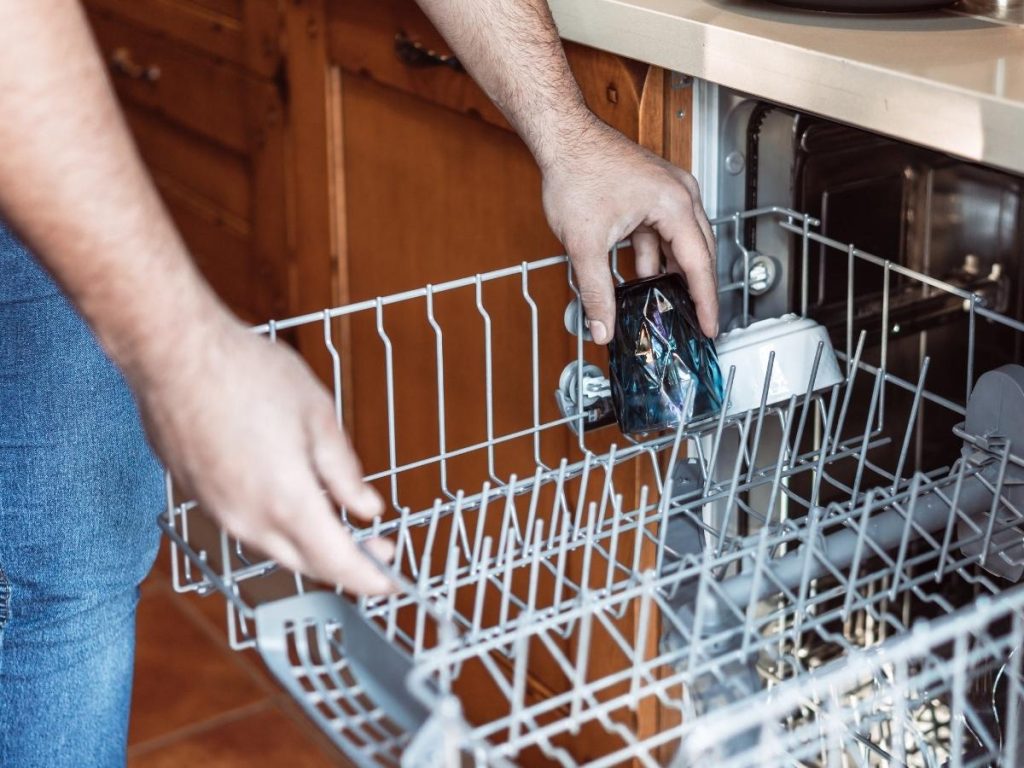 5 Simple steps to get a fragrant dishwasher - Sparkling and Beyond